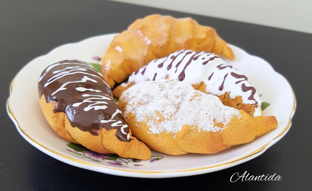 Fake Mini Croissant Display Dessert Bakery Display Faux Croissant Fake ...