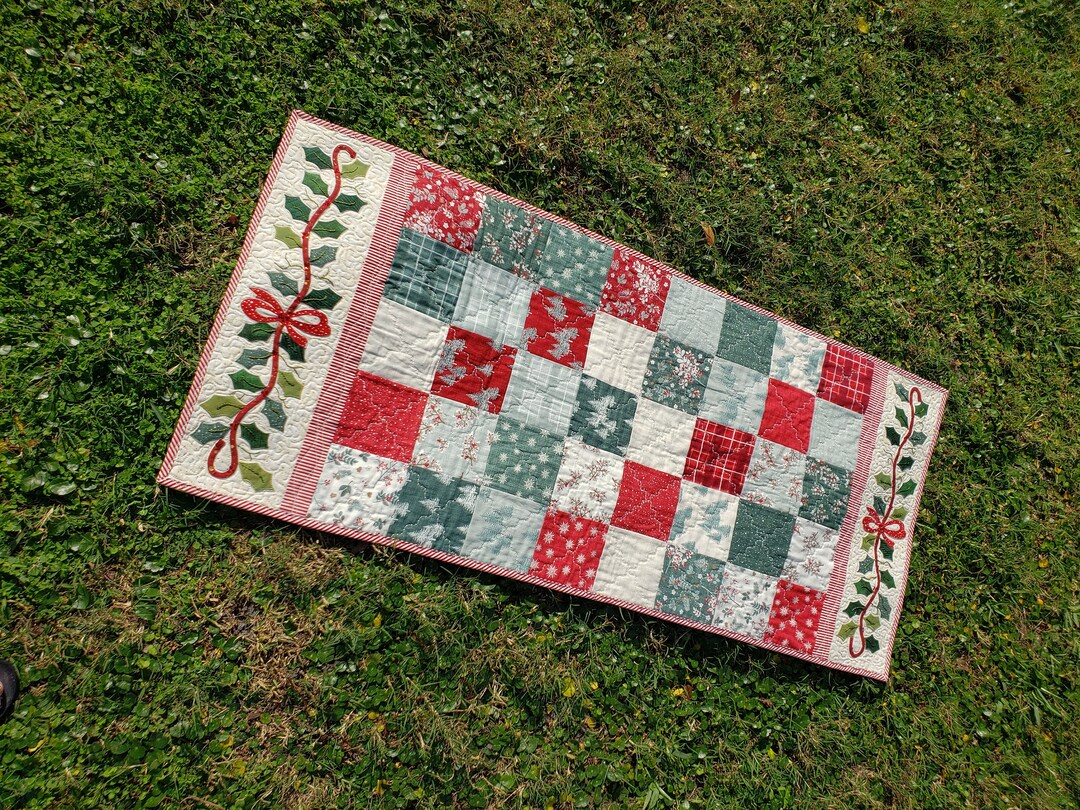 Reversable Christmas Holly & Bows Table Runner - Etsy