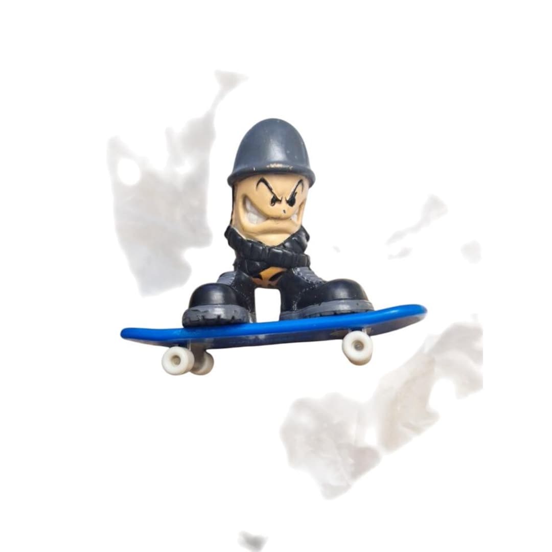 Tech Deck Dudes Tank - Skate Crew Grey Helmet and Skateboard Magnetic ...
