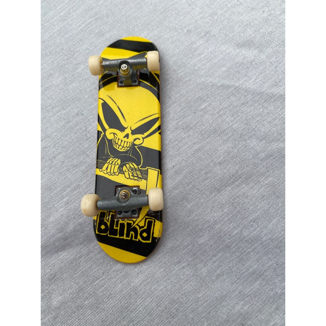 Tech Deck Blind Grim Reaper Scythe in Hand Sickle Big Grin Yellow Black ...