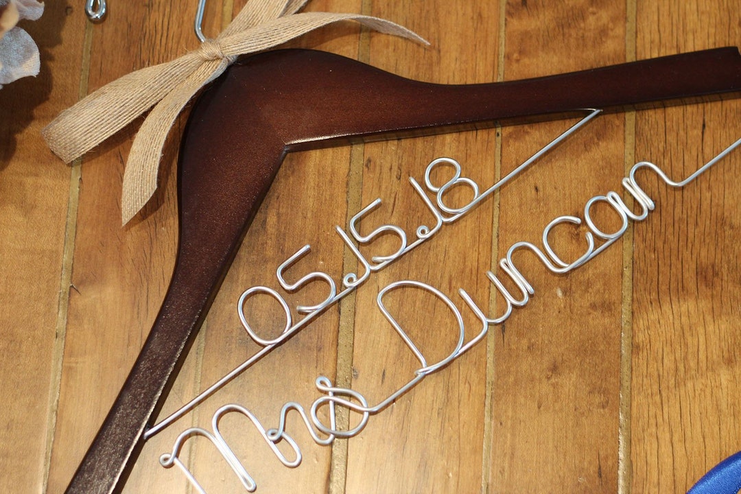 Personalized Hanger Top Line Add-on, Wedding Date Hanger - Etsy
