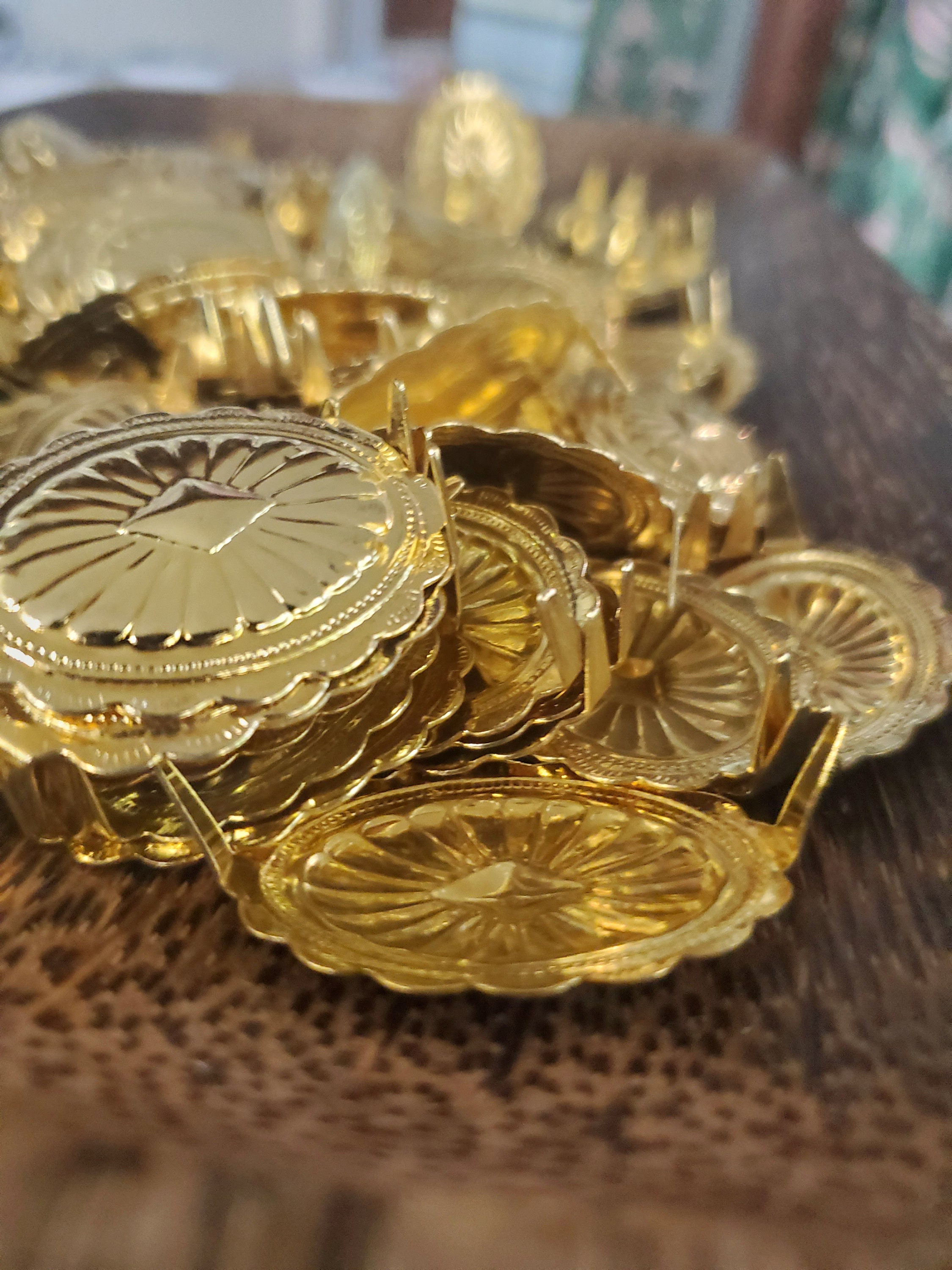Large Gold Tone Two Pronged Sunburst Oval Conchos (10 Pieces) - Etsy