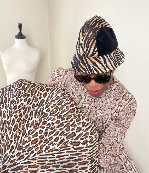 tiger print bucket hat - Gem