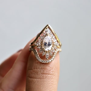 Lana V Band, V Shaped Band, Solid 14k Gold Nesting Band, Contour Band ...