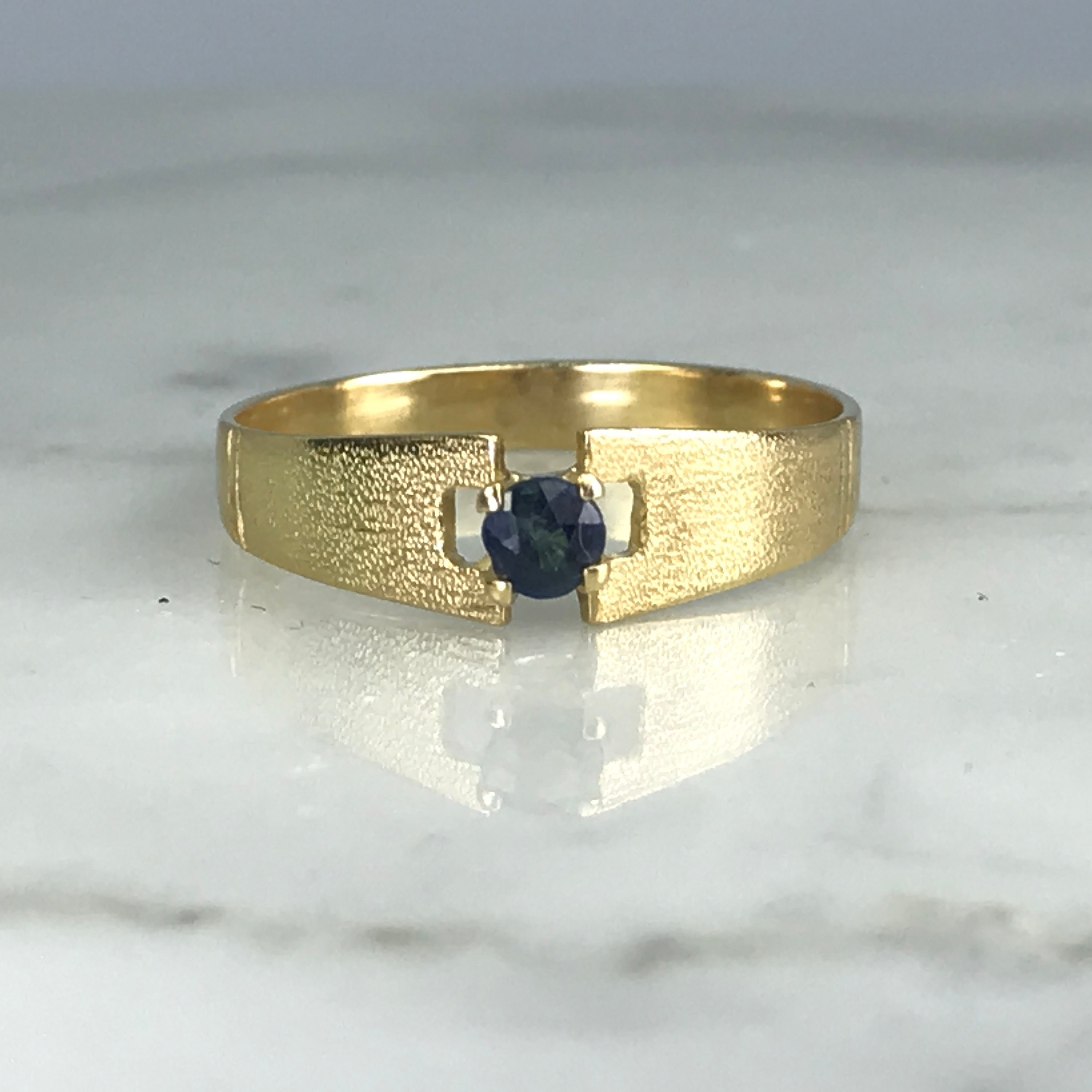 Vintage Saphir-Ring in einem 18K Gelbgold Einstellung. | Etsy