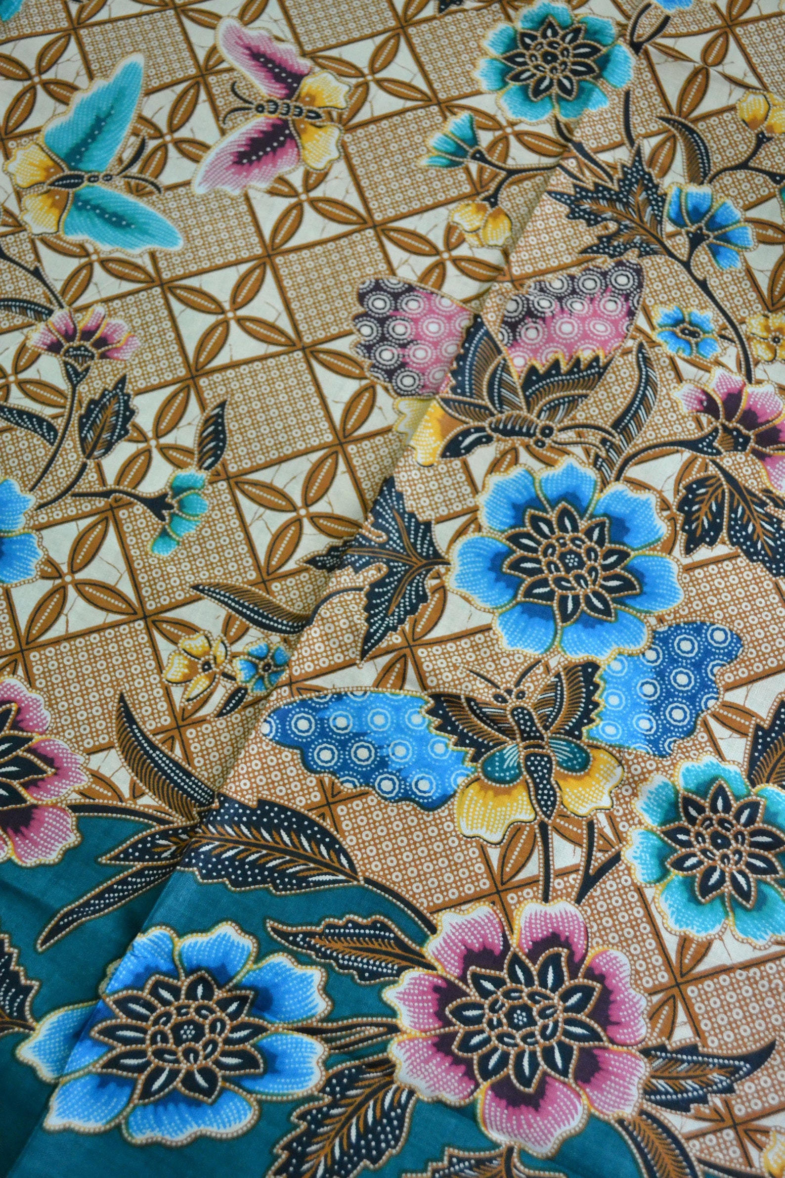 Indonesian Batik Peranakan Nyonya Sarong Pareo Fabric Etsy indonesian-batik-peranakan-nyonya-sarong-pareo-fabric-etsy
