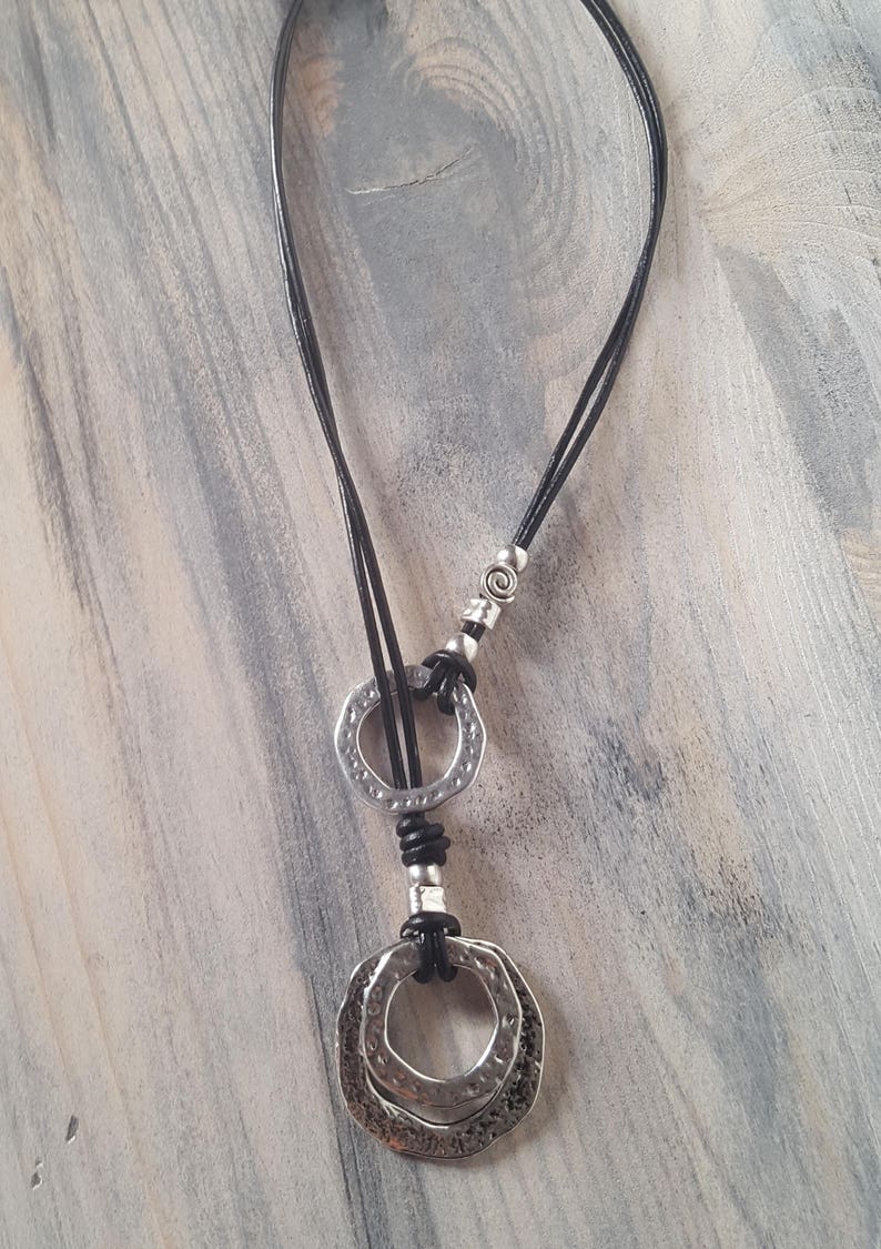 Cuir femme collier Y collier pendentif anneaux sans fin - Etsy France