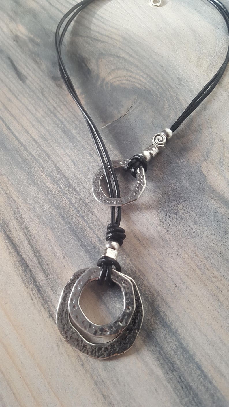 Cuir femme collier Y collier pendentif anneaux sans fin - Etsy France