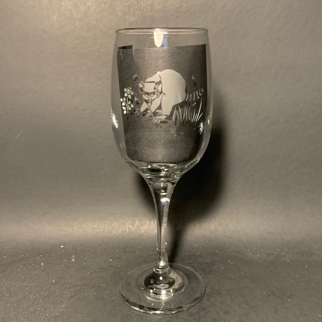 RACCOON GIFT Raccoon Wine Glass Etched Glass Stemmed Wine - Etsy.de