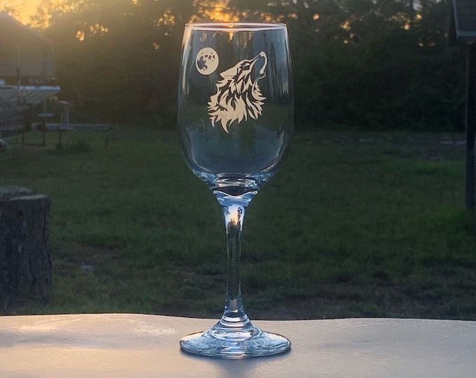 WOLF GIFT, Wolf Wine Glass, Etched Glass Stemmed Wine Glass, Wildlife ...