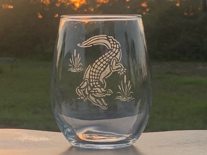 ALLIGATOR GIFT Gator Wine Glass Etched Glass Stemless Wine | Etsy