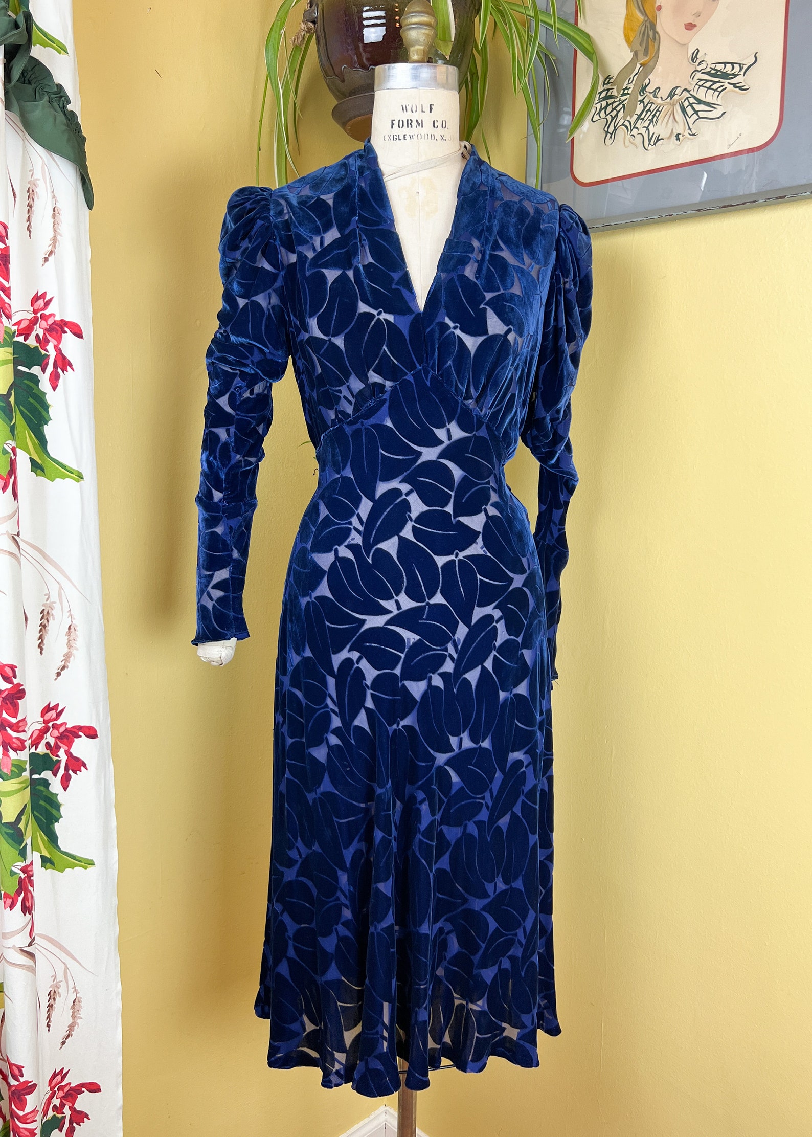 Vintage 1930s Dress // Sapphire Blue Leaf Patterned Devoré - Etsy