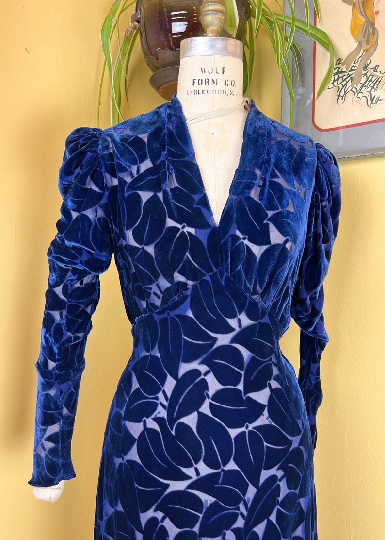 Vintage 1930s Dress // Sapphire Blue Leaf Patterned Devoré - Etsy