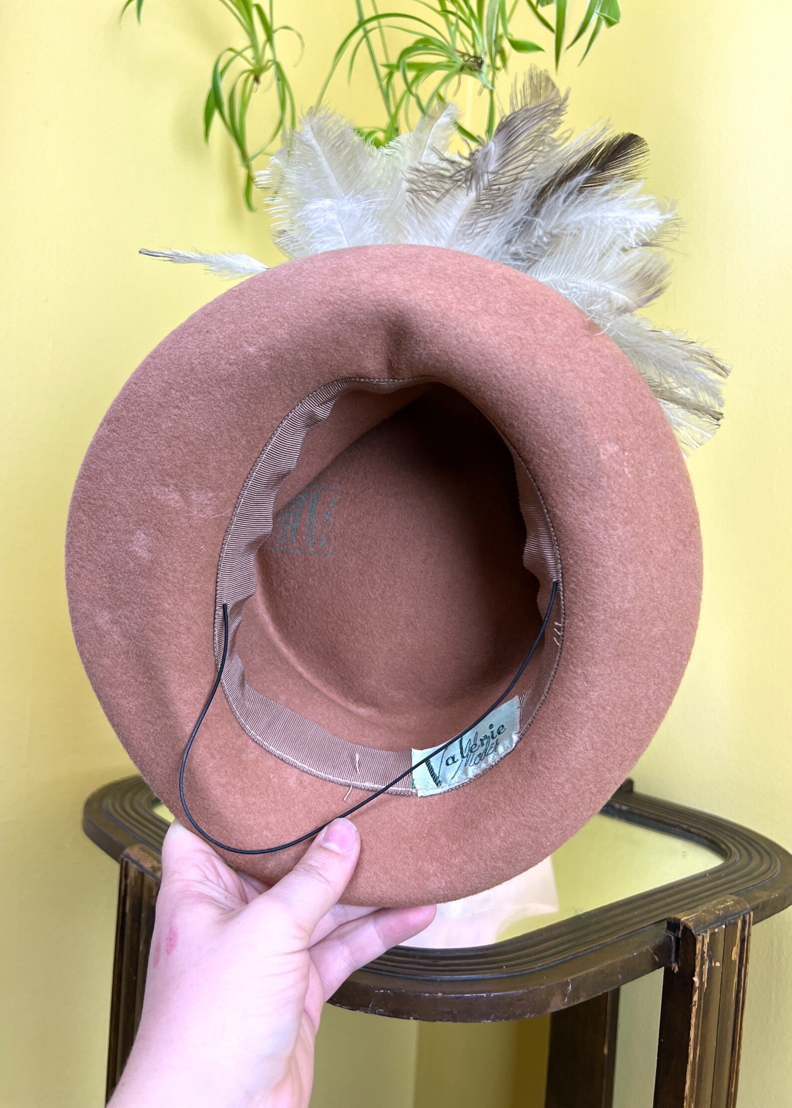 Vintage 1940s Hat // Cocoa Brown Felt Floofy Feather Plume - Etsy