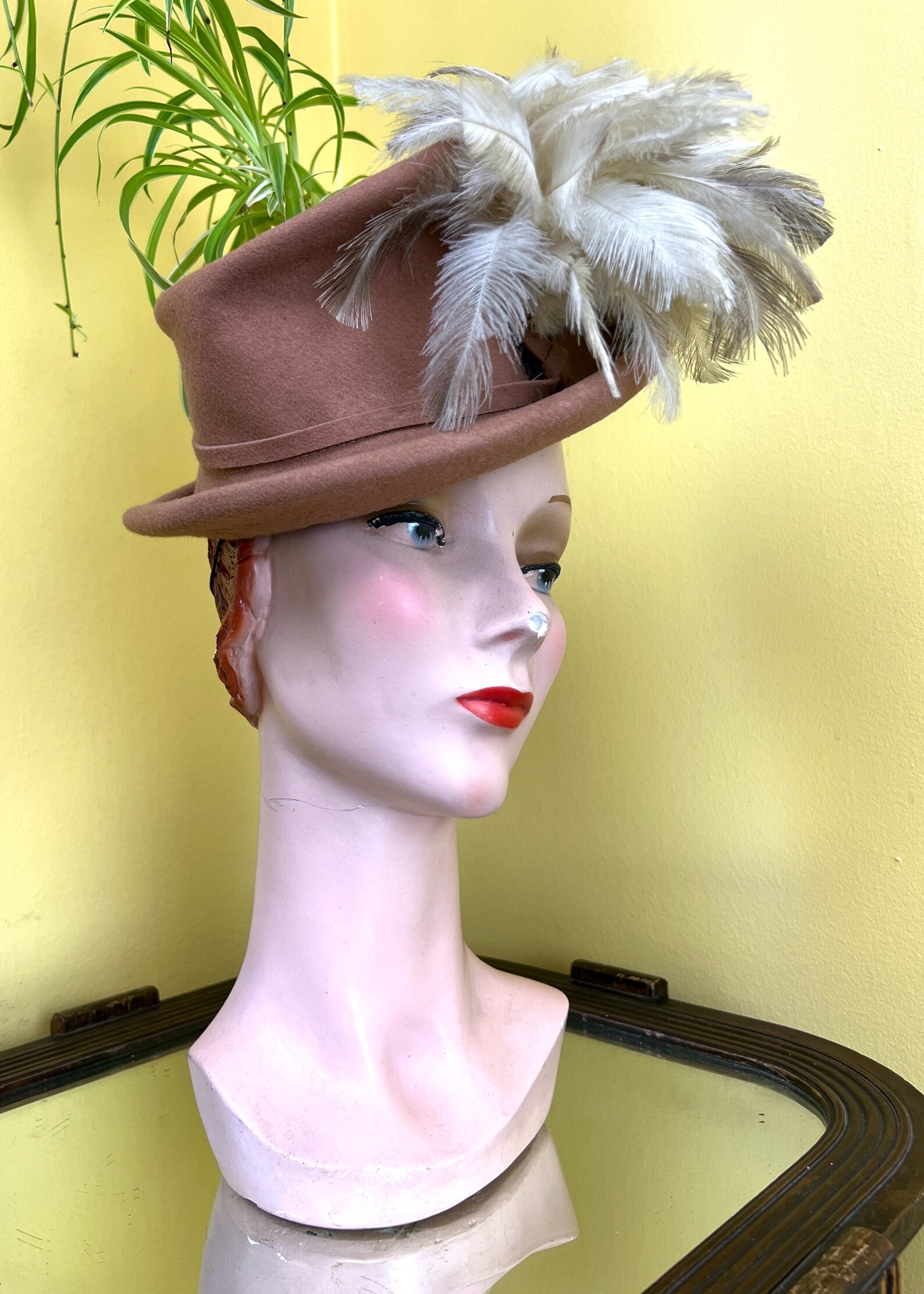 Vintage 1940s Hat // Cocoa Brown Felt Floofy Feather Plume - Etsy