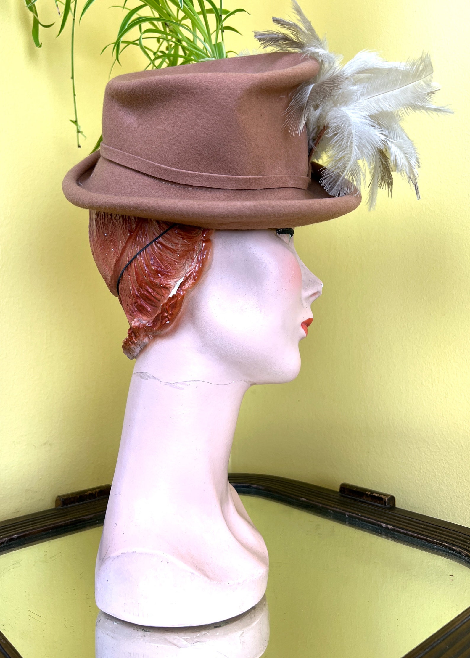 Vintage 1940s Hat // Cocoa Brown Felt Floofy Feather Plume - Etsy