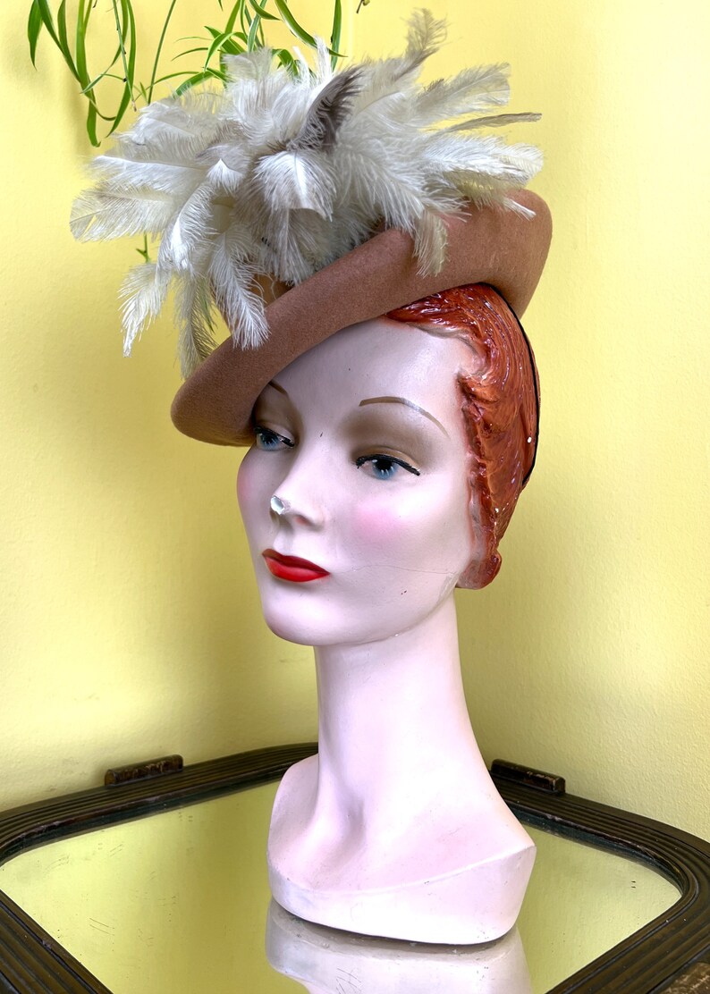 Vintage 1940s Hat // Cocoa Brown Felt Floofy Feather Plume - Etsy