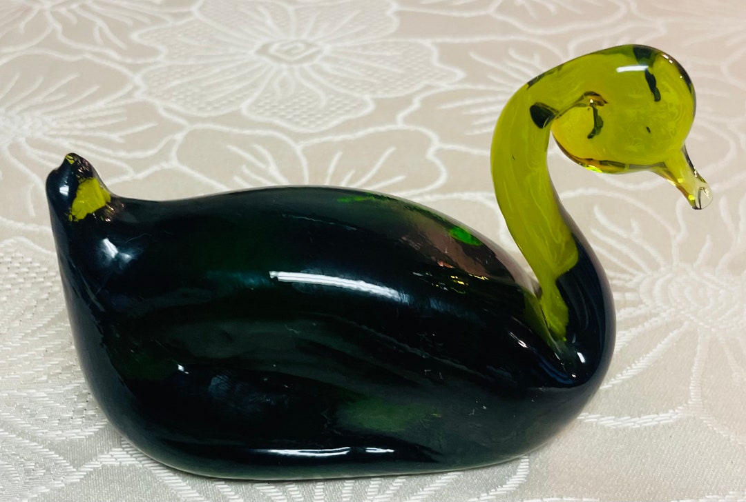 Vintage Viking Avocado Green Glass Swan Figurine. - Etsy