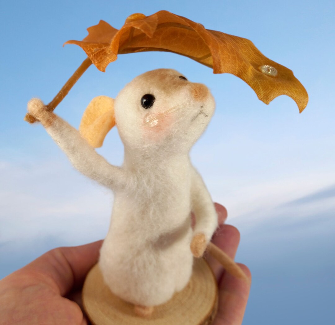Needle Felted Mouse, White Mouse With Leaf, Woodland Gift, Present for ...