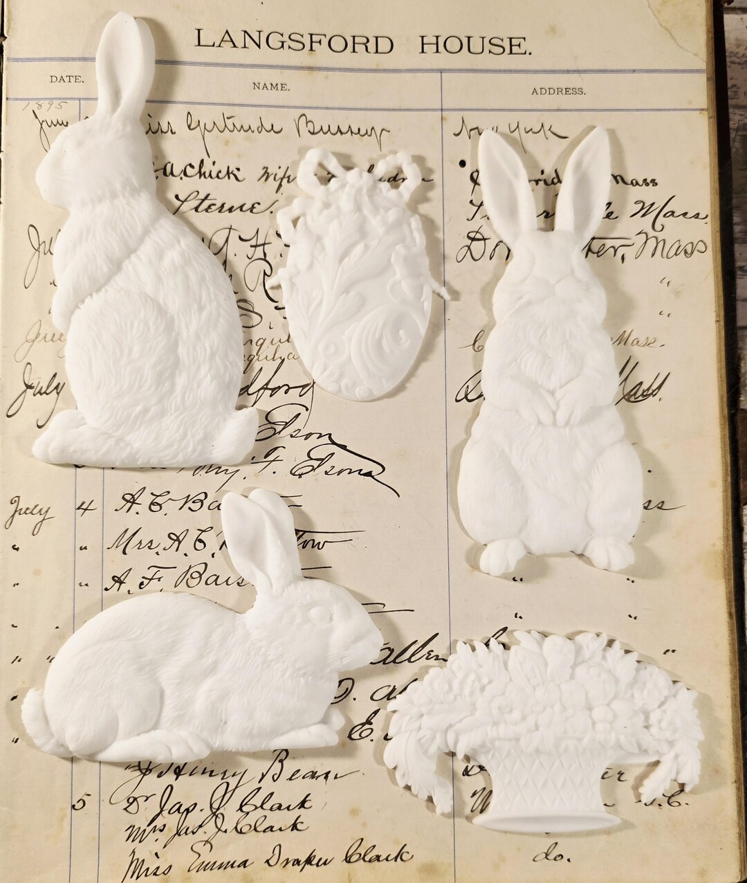 IOD Les Lapins Resin Embellishments | 5 Piece Bunny Decor, Easter Craft ...