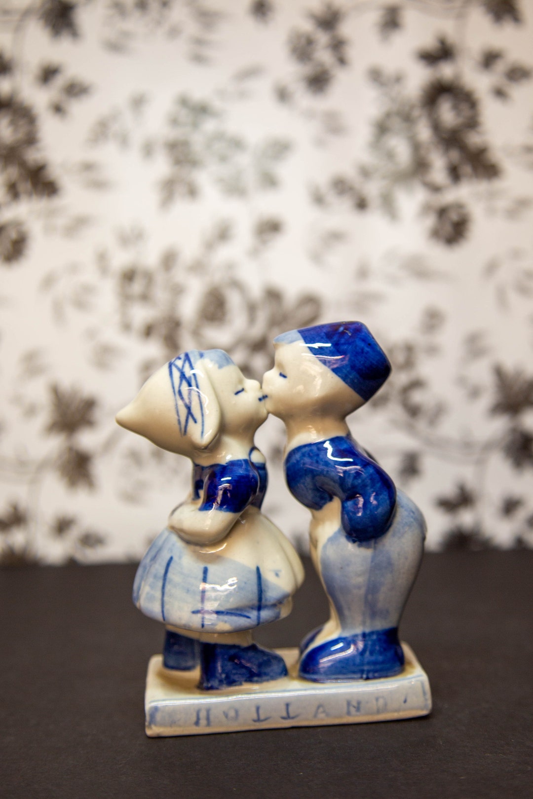 Vintage Delft Blue Porcelain Figurine: Kissing Boy and Girl, Holland ...