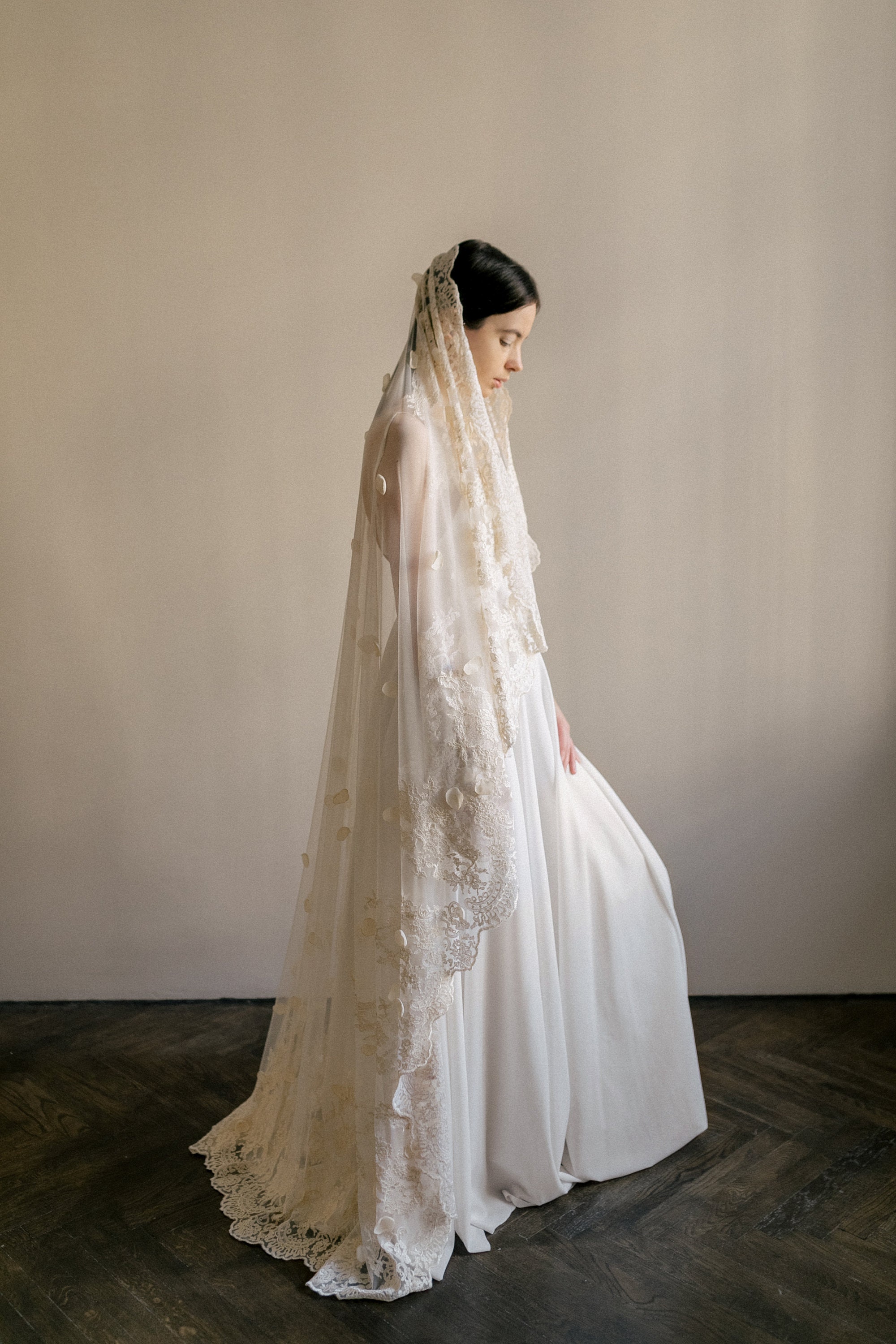 Monarch Beige Scalloped Edge Wedding Veil With Hand-sewn - Etsy UK