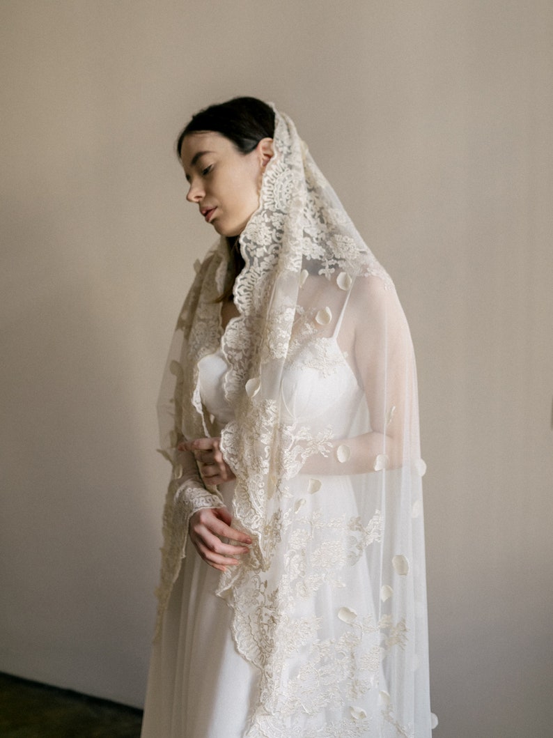 Monarch Beige Scalloped Edge Wedding Veil With Hand-sewn - Etsy