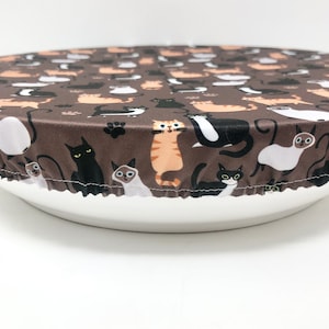 Covered cat bowl store