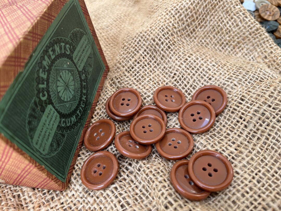 Vintage Large Burnt Carmel, Retro Step Down 22mm Buttons Hard Plastic ...