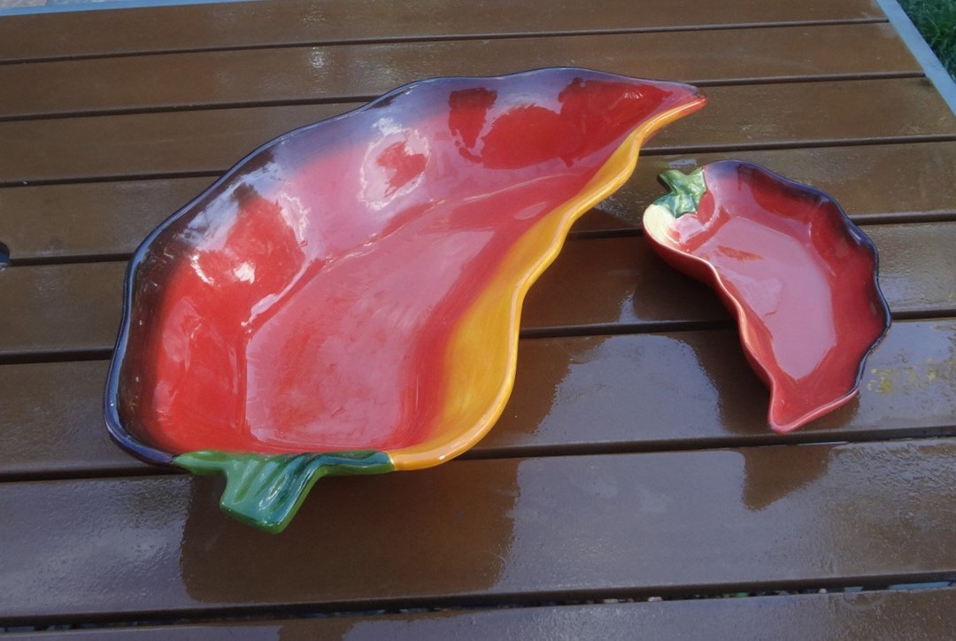 CHIP & DIP ~~ Chili Pod, Chili Pod With Detached Dip Dish, Large, Heavy ...