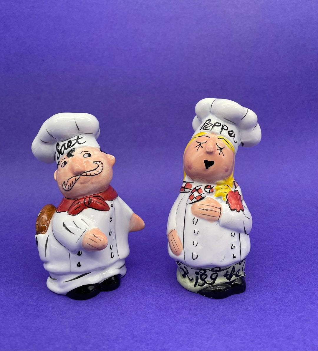 SALT & PEPPER Shakers ~ Chefs, Hug the Chef - Etsy