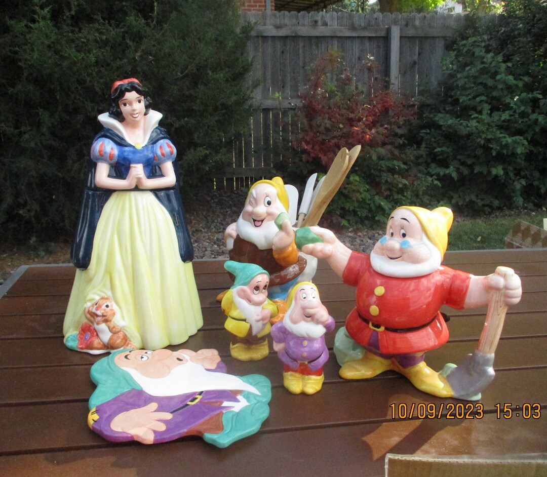 COOKIE JAR * Snow White, Dwarfs, Teapot, Salt & Pepper, Utensil Holder ...