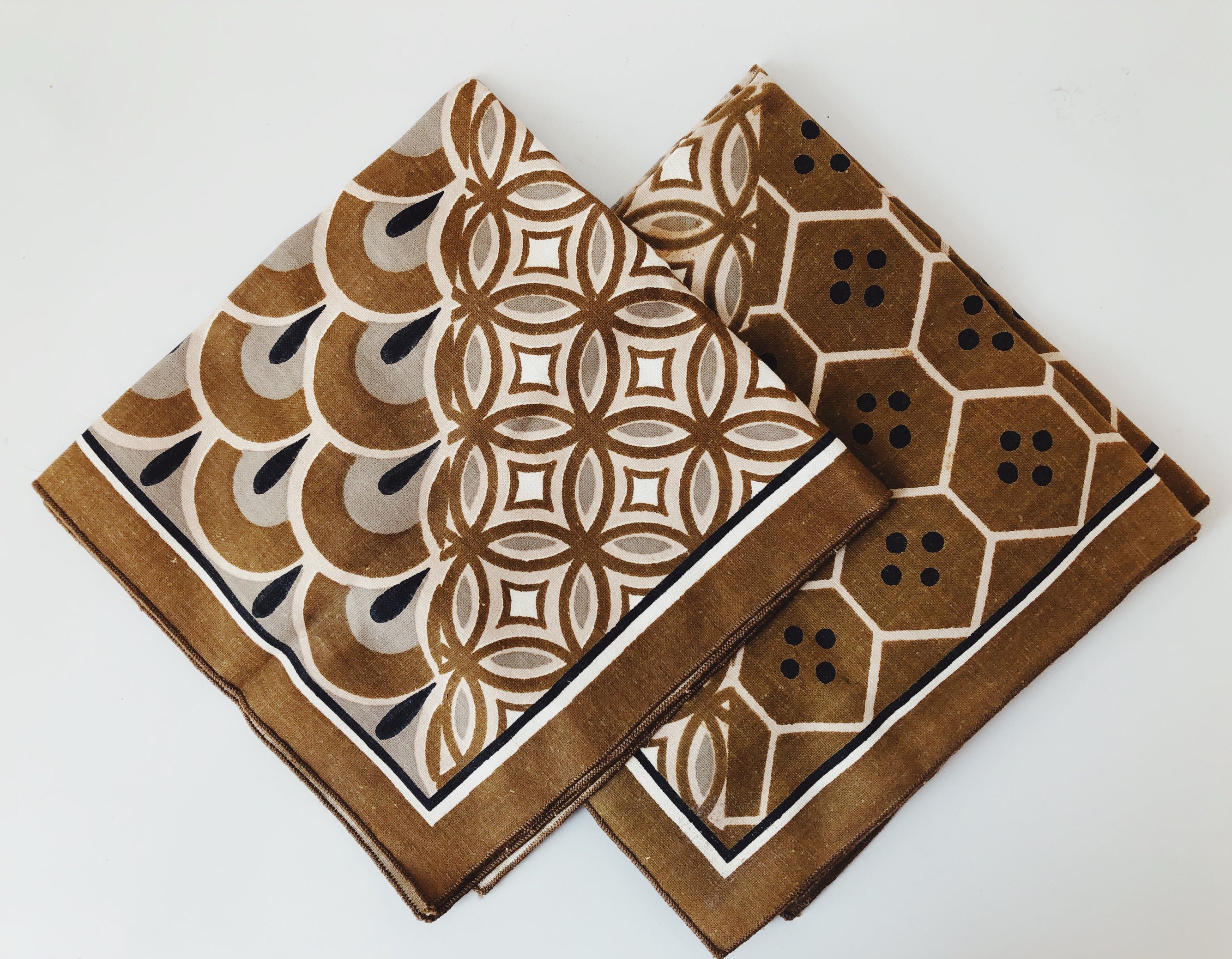 retro dinner napkins