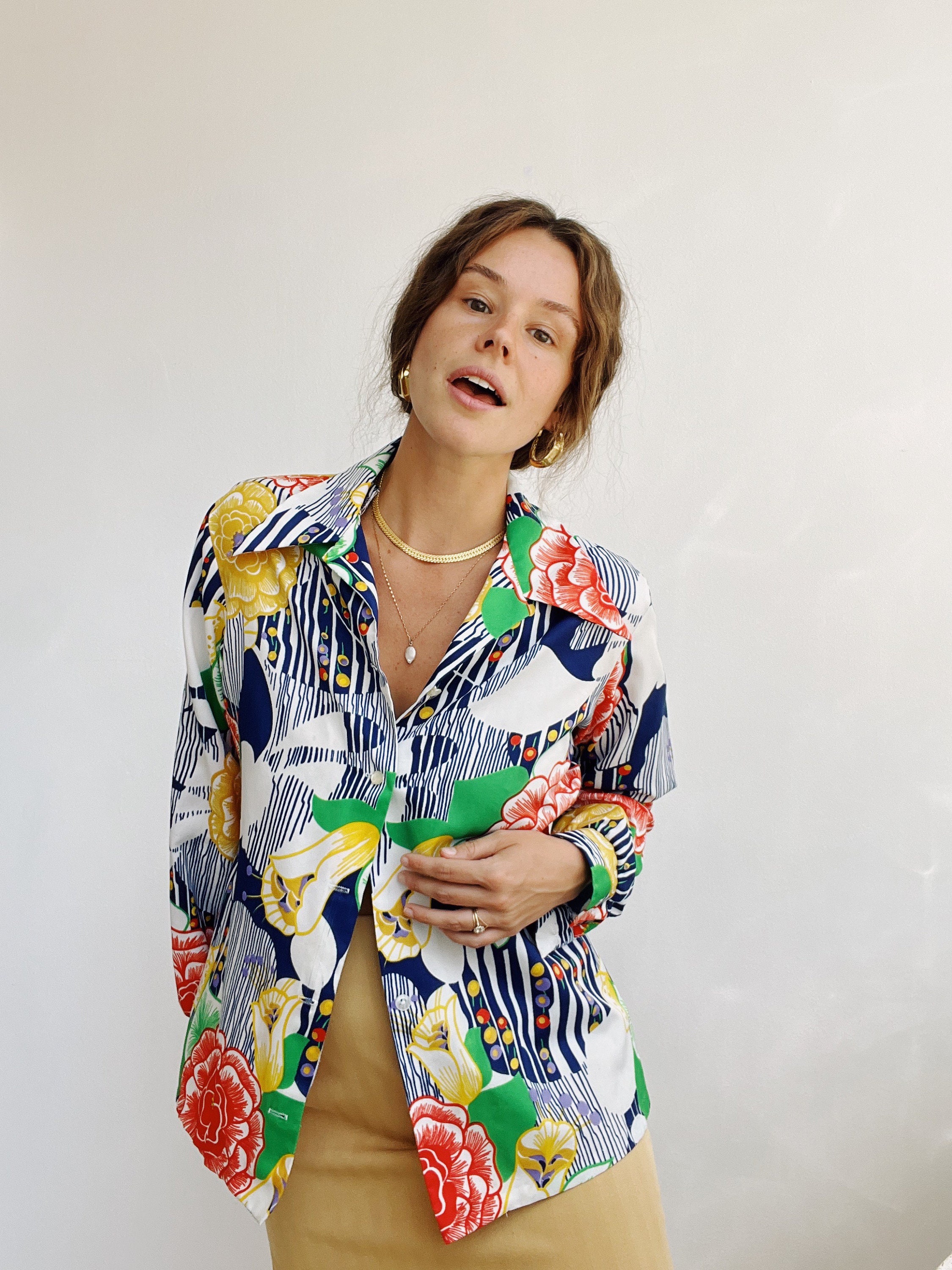 1970s dagger collar Lady Arrow MultiColored Floral button up with Gucci ...