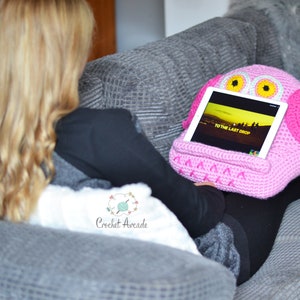 Suzi Owl Book/tablet Holder CROCHET PATTERN PDF| Tablet Pillow Crochet ...