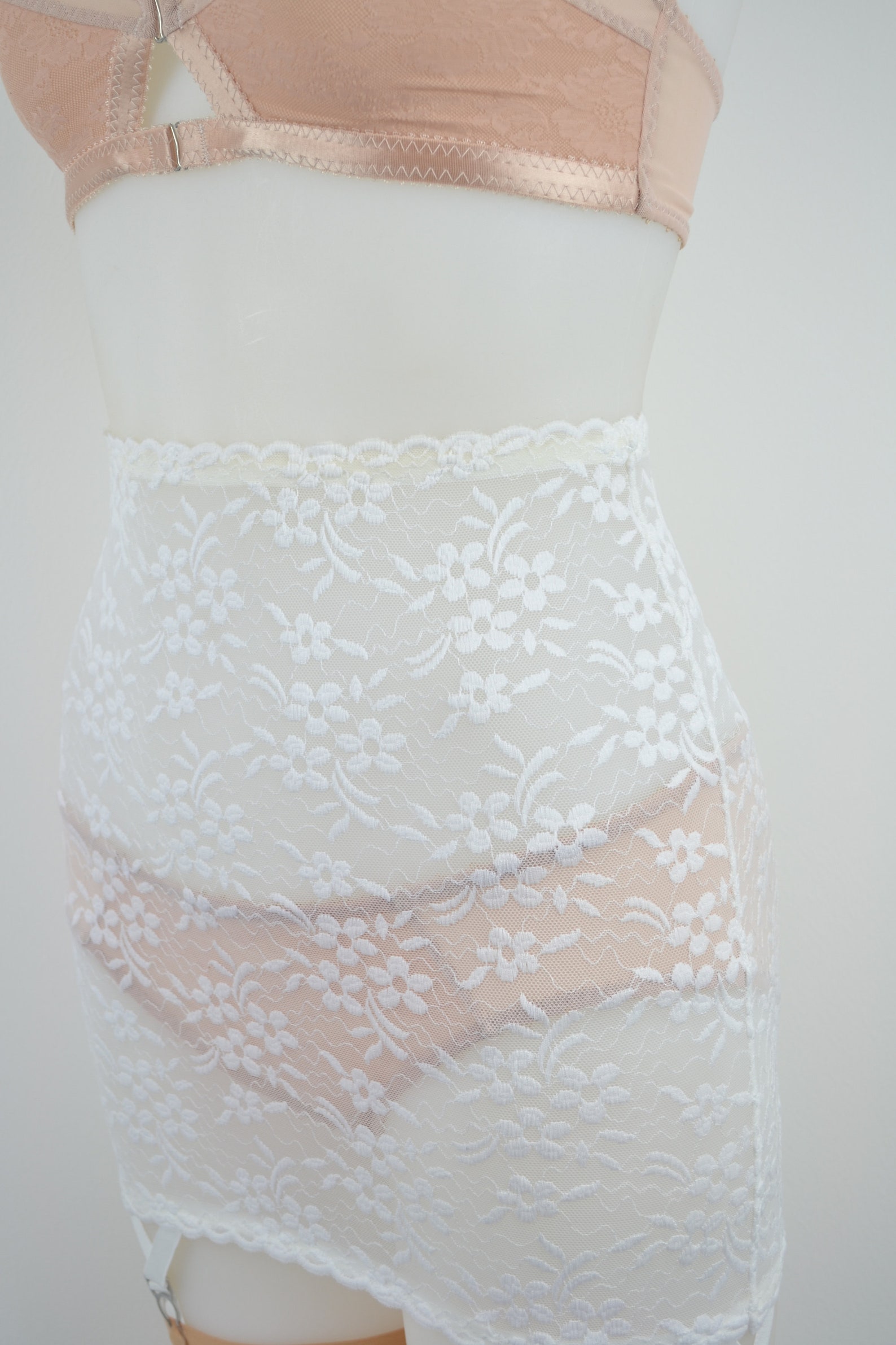 White Lace Open Bottom Roll On 6 strap Girdle. Vintage and | Etsy