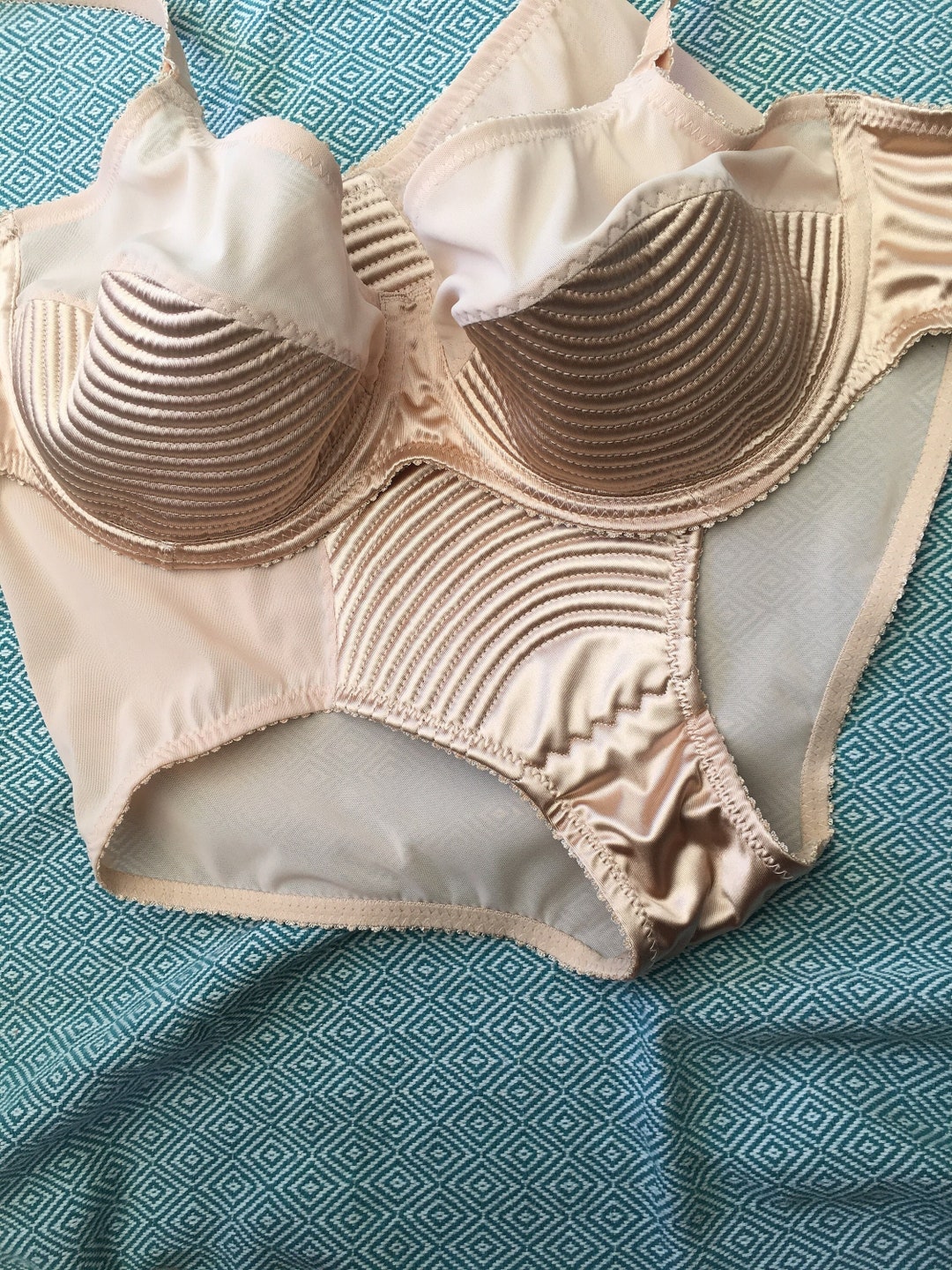 Spiral Stitch Underwired Bra in Biscotti Satin. Circle Stitch - Etsy