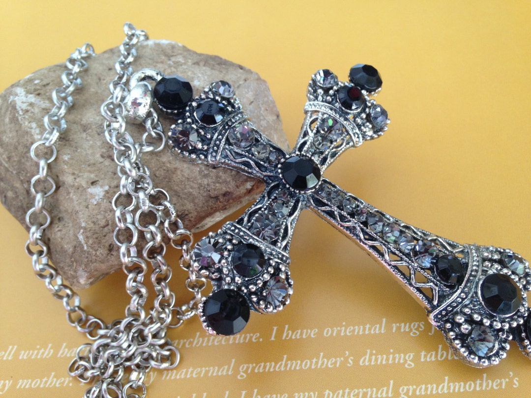 Rhinestone Embellished Cross With 24" Chain/ Cruz Con Brillos Negros Y ...