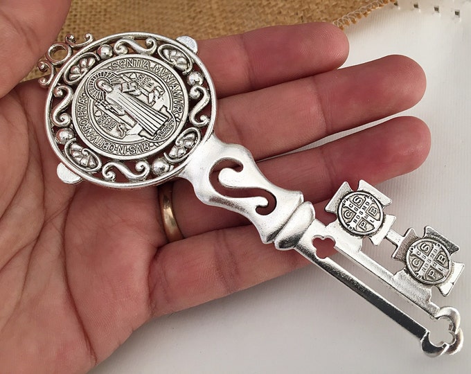 Large Sculpted Brass Tone St Benedict Key Religious Medal 5/ Llave Con ...