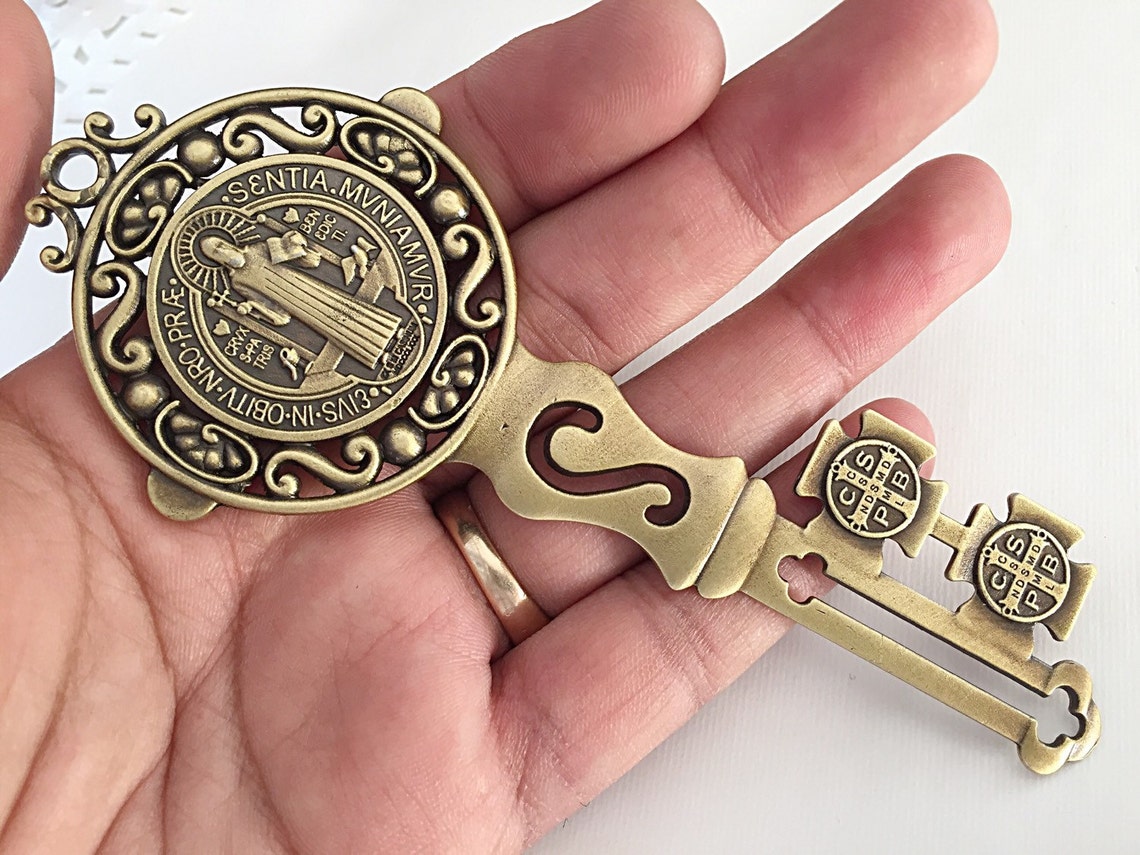 Large Sculpted Brass Tone St Benedict Key Religious Medal 5"/ Llave Con ...