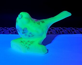 FENTON Bird Songbird Burmese Butterflies and Flowers Glows Under Black ...