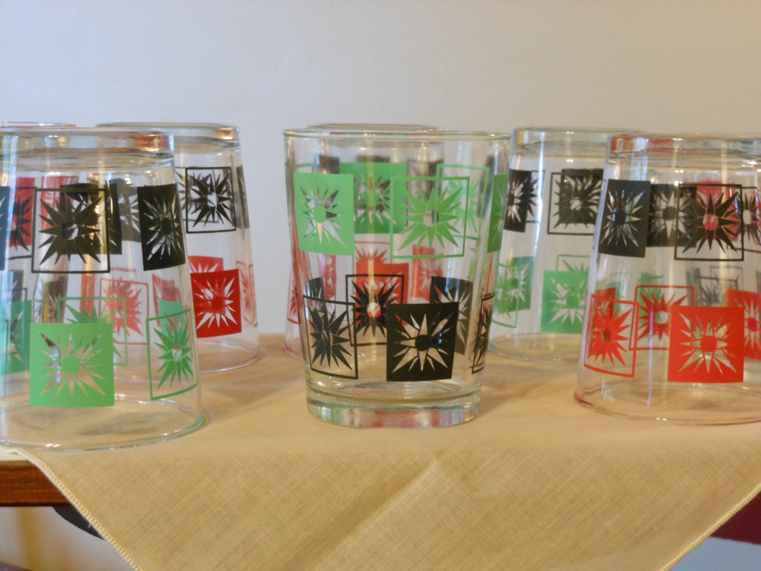 Hazel Atlas Vintage Starburst Glasses. 8 Glasses, 12 Ounces.