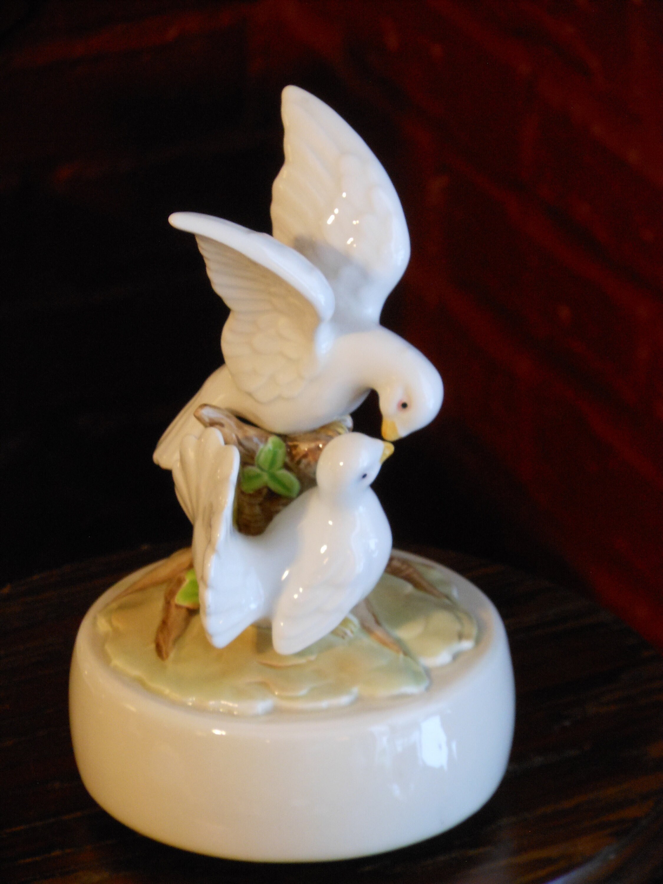 Vintage Otagiri Doves Music Box