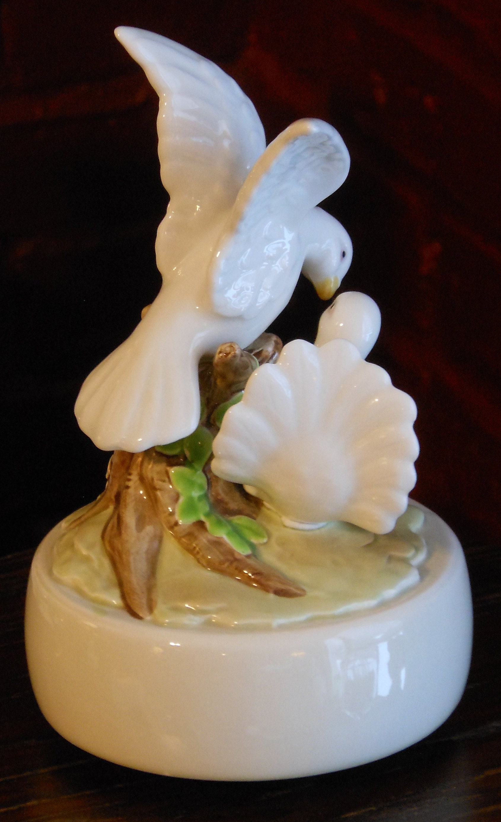 Vintage Otagiri Doves Music Box