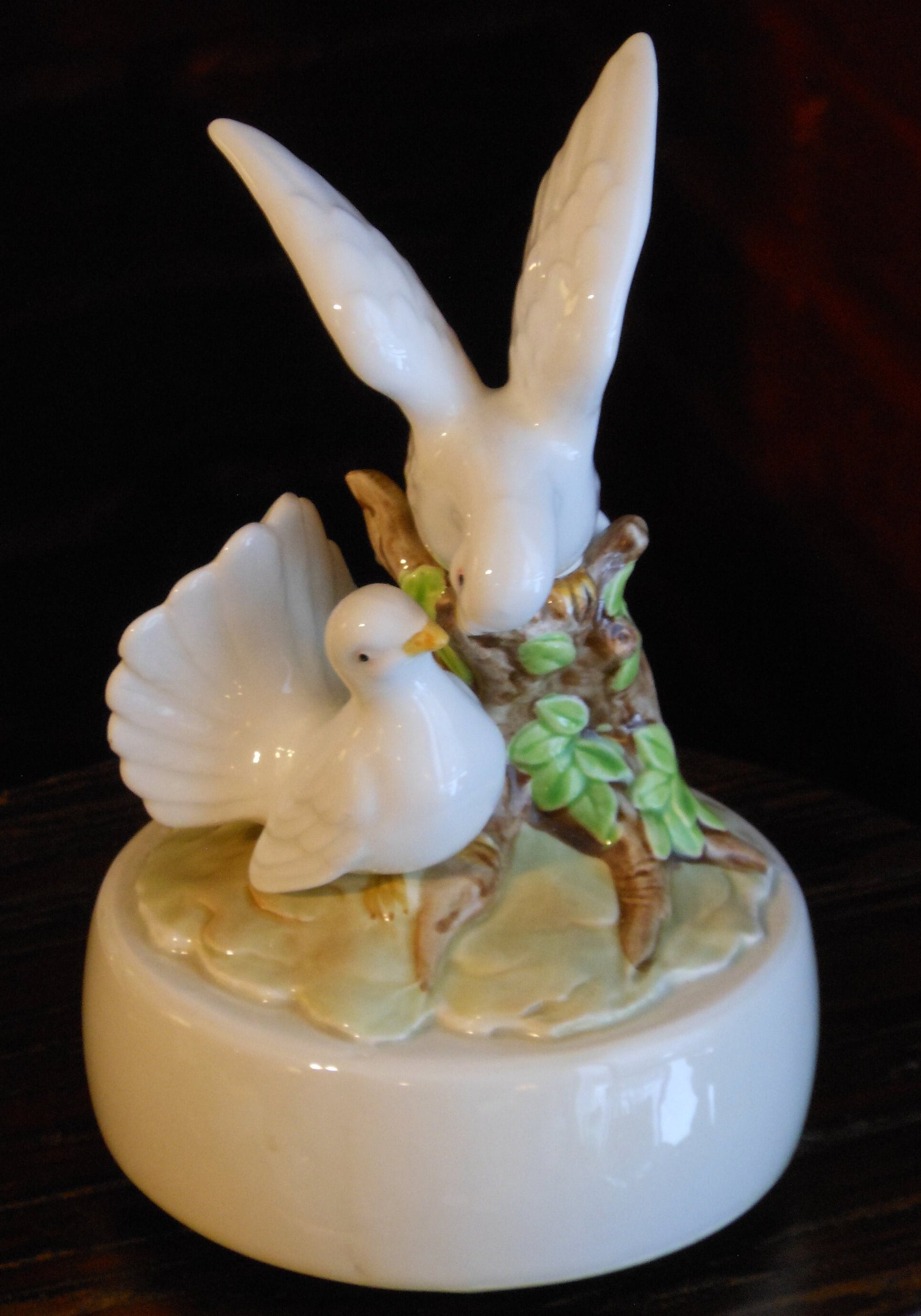 Vintage Otagiri Doves Music Box