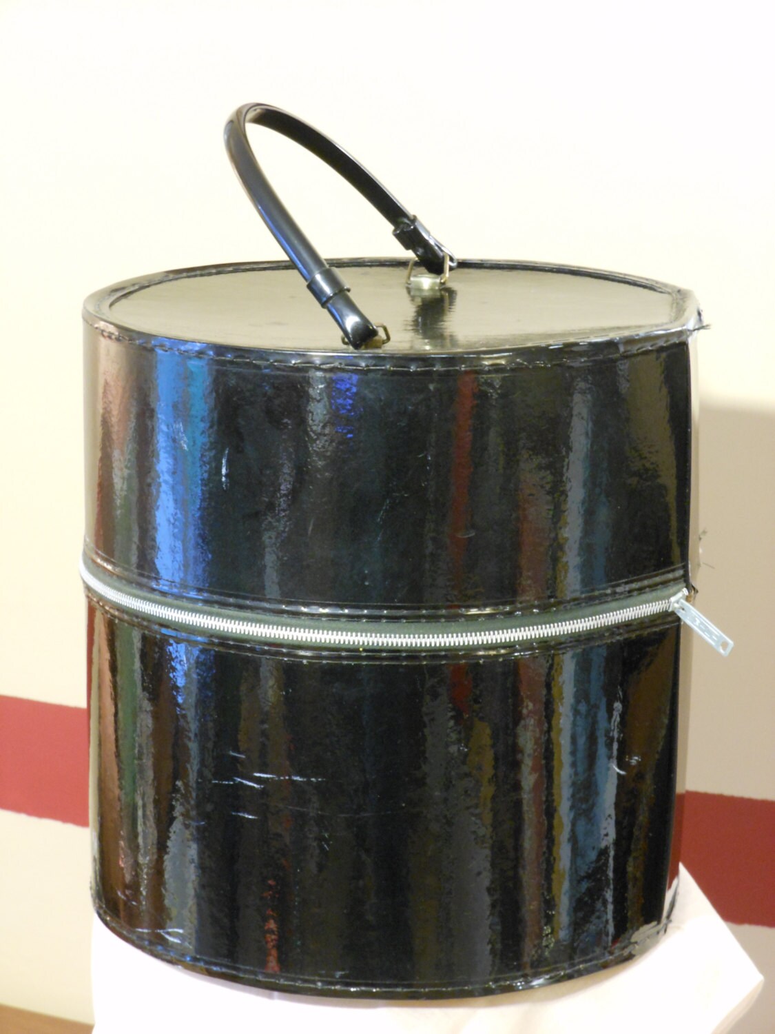 Black Round Hat / Wig /Carry-on Box with Handle & Zipper