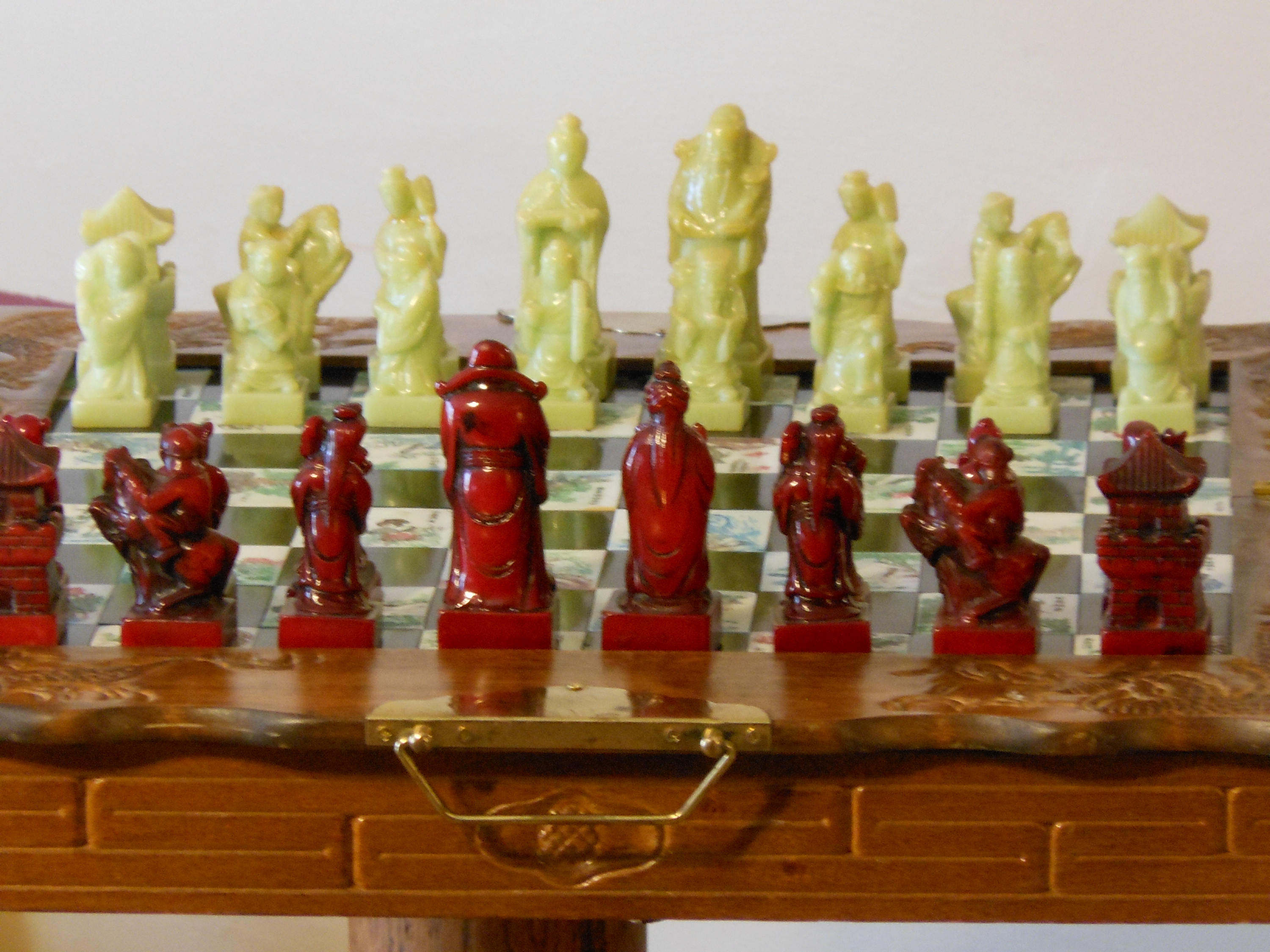 Folding Vintage Wooden Tiled Chess Set with Faux Jade Green & Red Pieces
