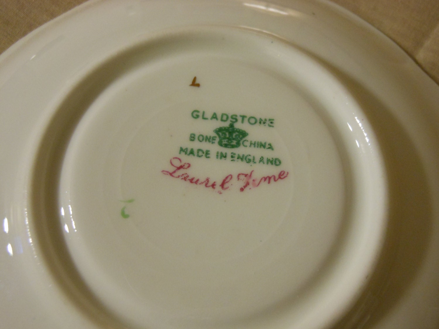 Gladstone English Bone China Laurel Time Pattern Saucer