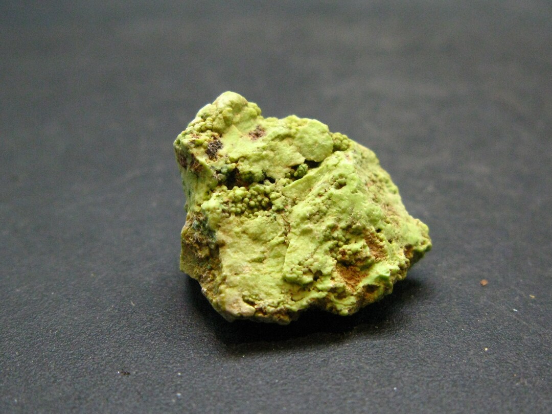 Gaspeite Raw Piece From Canada 0.6 6.92 Grams - Etsy