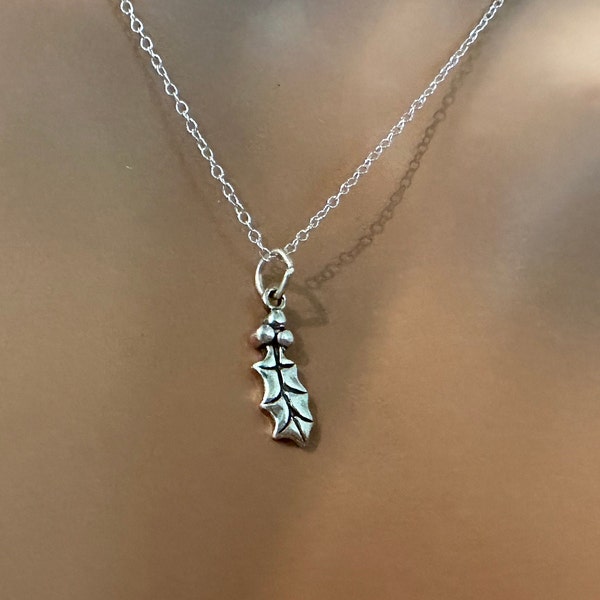 Holly Leaf Necklace - Etsy